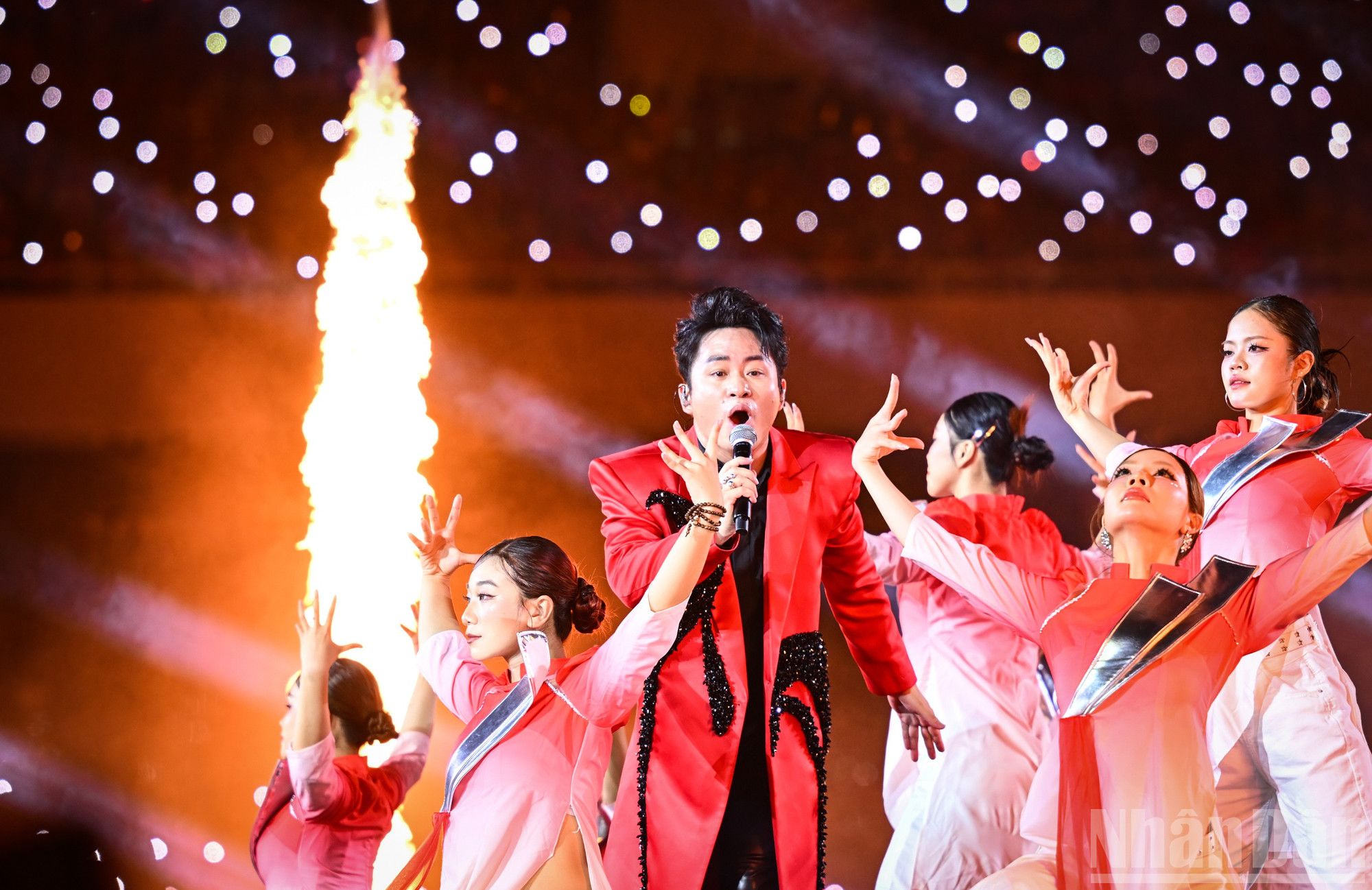 Viết tiếp dòng "nhạc Đỏ"